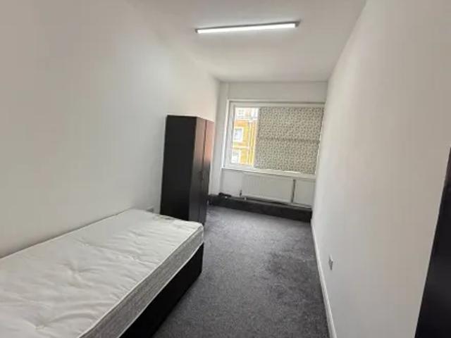 Crown Lane, London, N14 5EX, United Kingdom | Room for rent #166819838 | Rentberry