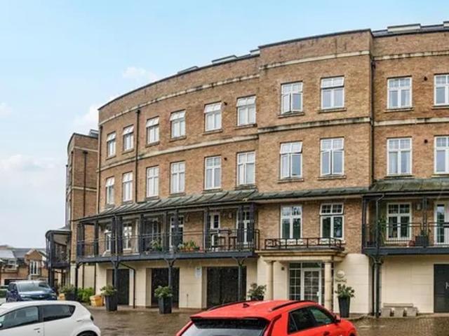 Crown Lane Spur, London, BR2 9PW, United Kingdom | 2 bed house for rent #167387514 | Rentberry
