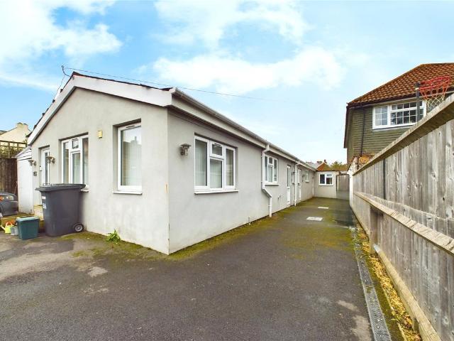 Crown Lane, Theale, Reading RG7, Studio to rent, £750 pcm | PrimeLocation