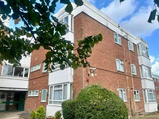 Crown Meadow, Slough SL3, 1 bed flat to rent, £1,350 pcm | PrimeLocation