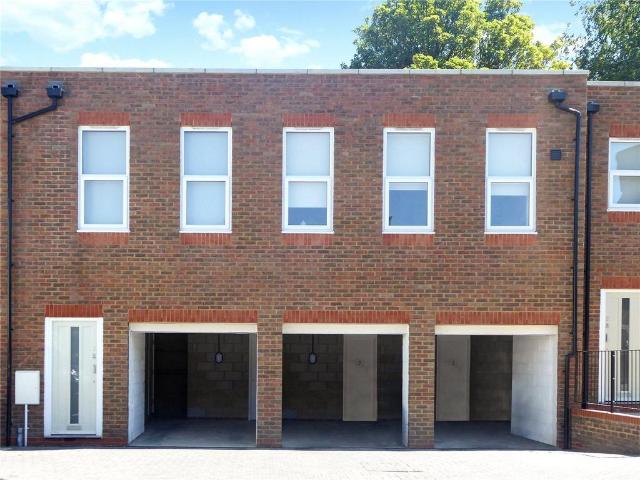 Crown Mews, Dunstable LU6 1 bed flat to rent £1,000 pcm £231 pw