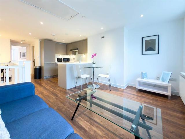 Crown Passage, Kingston Upon Thames, KT1 1 bed apartment to rent £1,950 pcm £450 pw