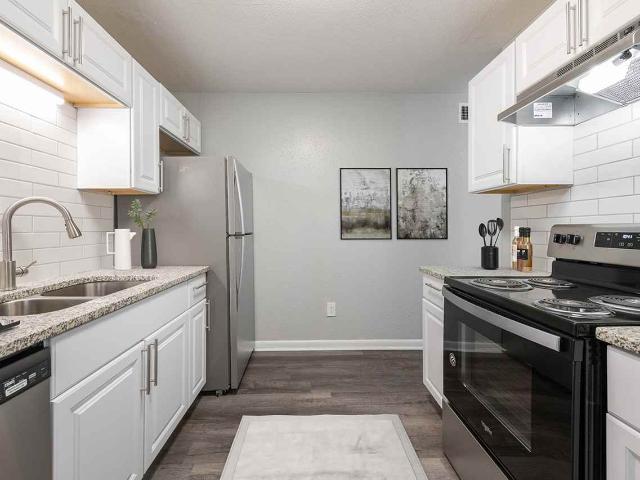 Crown Point Townnhomes 2 Bedroom Apartment for Rent at 7422 Pebblestone Drive, Charlotte, NC 28212 East Forest