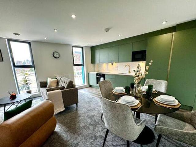 Crown Point Road, Hunslet, 2 Bedroom Flat