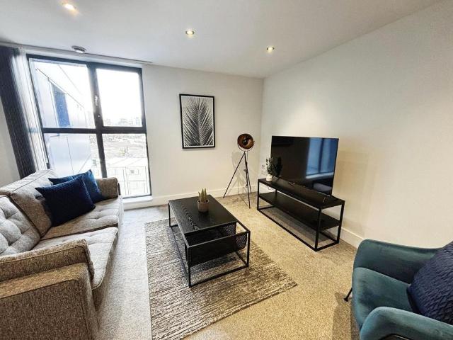 Crown Point Road, Hunslet, Leeds. 2 bed flat to rent £1,165 pcm £269 pw