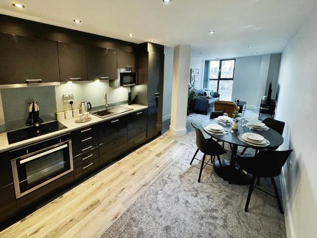 Crown Point Road, Hunslet, Leeds. 2 bed flat to rent £1,195 pcm £276 pw