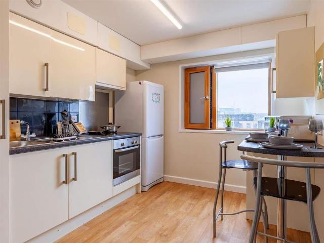Crown Place, Reading RG1 Studio to rent £1,408 pcm £325 pw