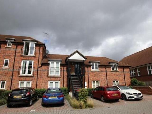 Crown Place, Reading, 2 Bedroom Flat
