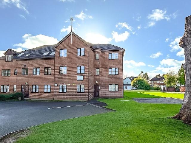 Crown Rise, Garston, Watford WD25, 2 bed flat to rent, £1,400 pcm | PrimeLocation