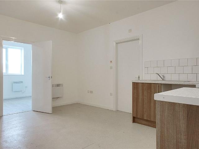 Crown Road, Enfield EN1, 1 bed flat to rent, £1,250 pcm | PrimeLocation