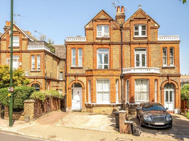 Crown Road, St Margarets TW1, 2 bed flat to rent, £2,995 pcm | PrimeLocation