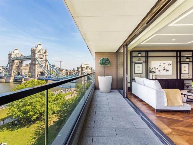 Crown Square, London SE1 4 bed flat to rent £19,392 pcm £4,475 pw