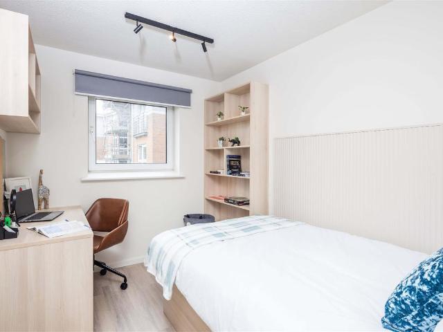 Crown Station Place, Edge Hill, Liverpool L7, 1 bed flat to rent, £758 pcm | PrimeLocation