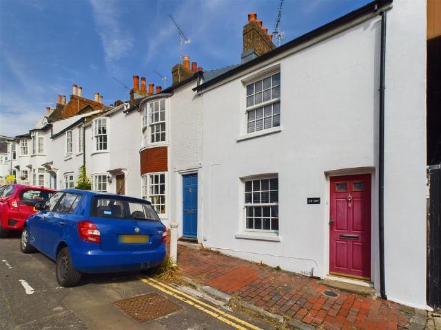 Crown Street, Brighton 2 bed terraced house to rent £1,907 pcm £440 pw