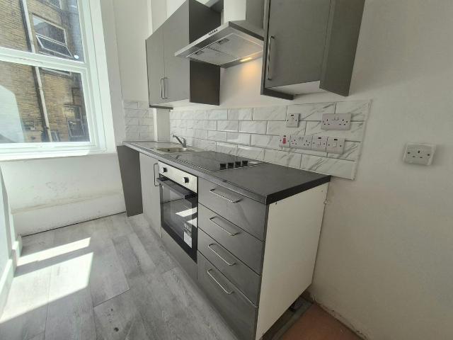 Crown Street, Halifax HX1, 1 bed flat to rent, £650 pcm | PrimeLocation