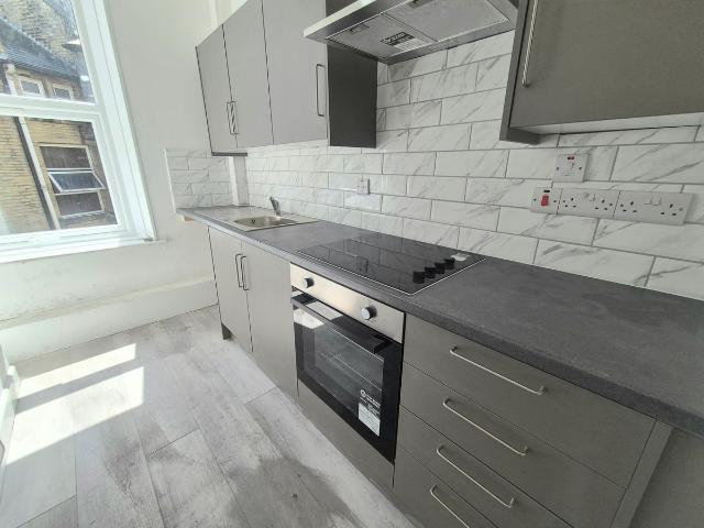 Crown Street, Halifax HX1, 1 bed flat to rent, £650 pcm | PrimeLocation