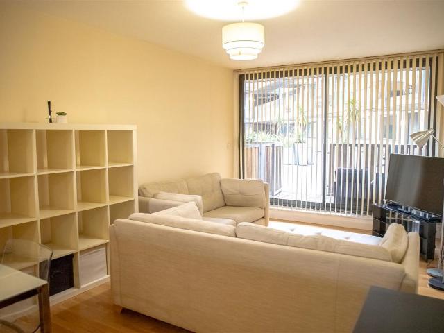 Crown Street, Leeds LS2, 2 bed property to rent, £1,150 pcm | PrimeLocation