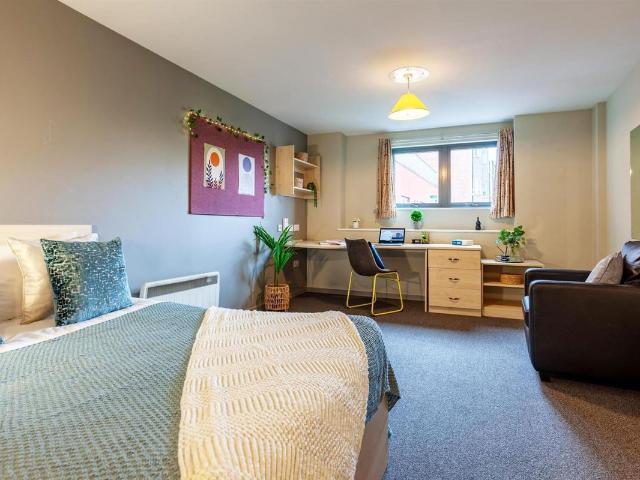 Crown Street, Reading RG1, 1 bed flat to rent, £1,062 pcm | PrimeLocation