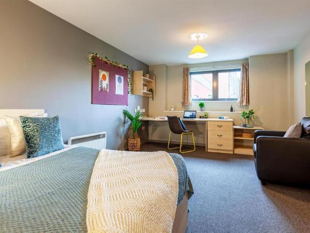 Crown Street, Reading RG1 1 bed in a flat share to rent £1,062 pcm £245 pw