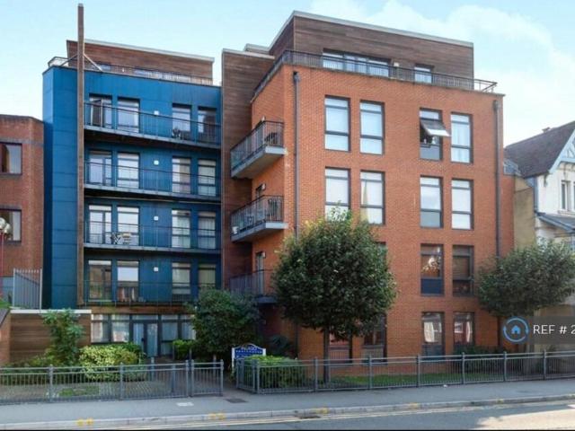 Crown Street, Reading, RG1 2 bed flat to rent £1,550 pcm £358 pw