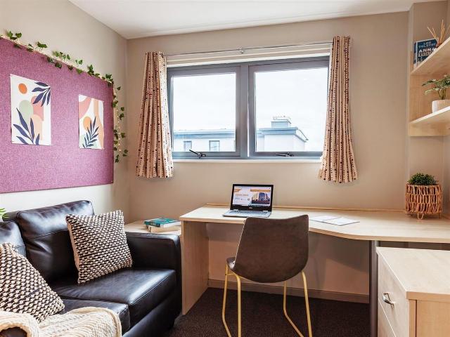 Crown Street, Reading RG1, Studio to rent, £1,339 pcm | PrimeLocation