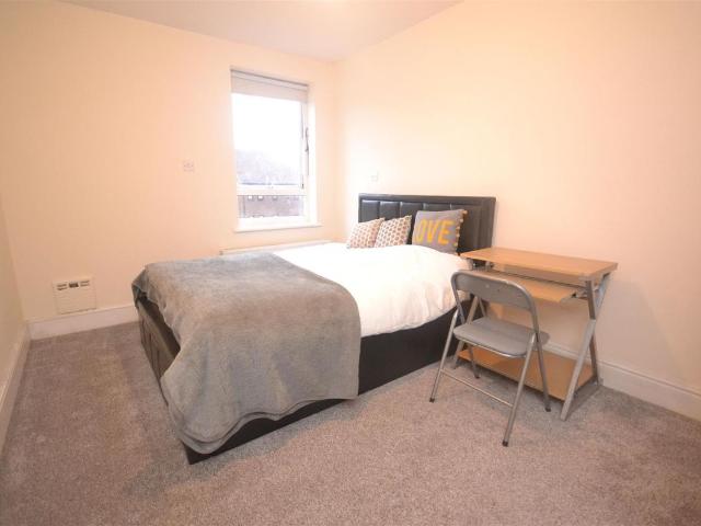 Crown Street, Town RG1, Room to rent, £595 pcm | PrimeLocation