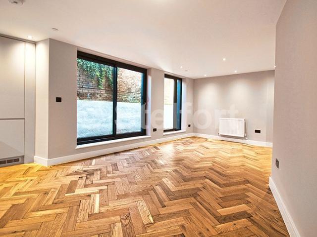 Crownage Close, E7, London