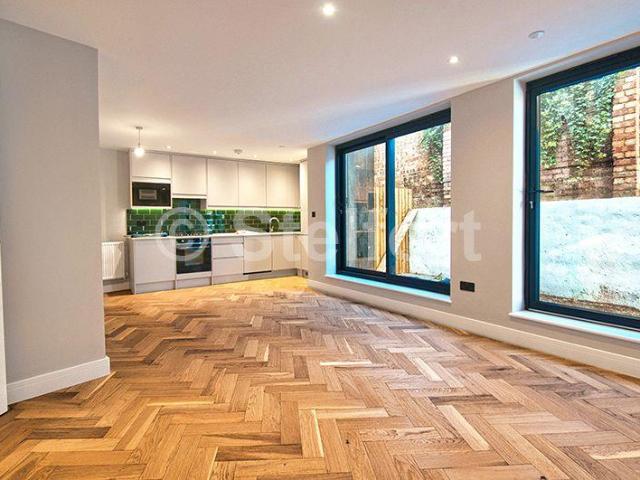 Crownage Close, London, E7 3 bed apartment to rent £2,800 pcm £646 pw