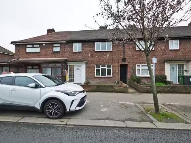 Crownfield Road, London, E15 3 bed semi detached house to rent.
