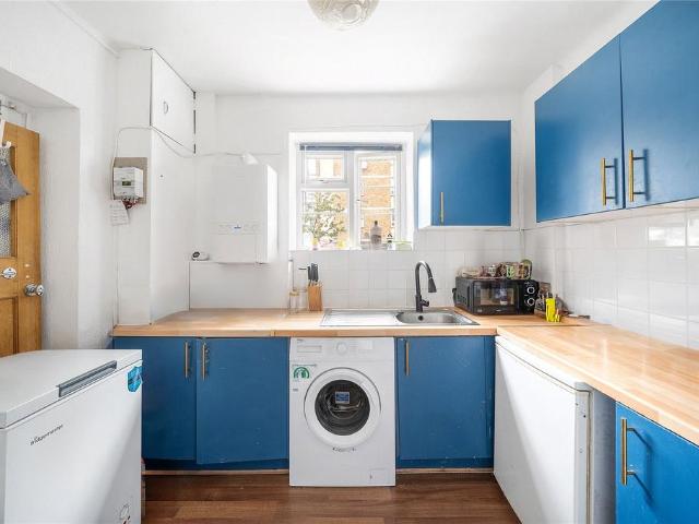 Crownstone Road, London, SW2 2 bed flat to rent £2,300 pcm £531 pw