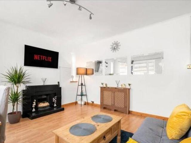 Crownstone Road, London, 2 Bedroom Apartment