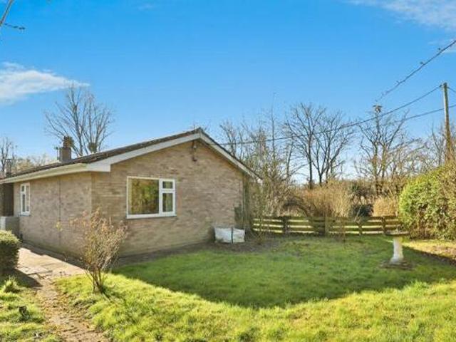 Crownthorpe Road, Wicklewood, 3 Bedroom Detached