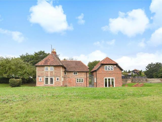 Crowsley Park Farm, Crowsley. 4 bed detached house to rent £5,250 pcm £1,212 pw