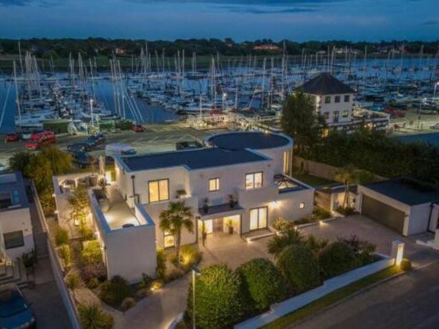 Crowsport, Hamble, 6 Bedroom Detached
