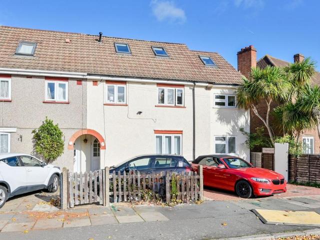 Crowther Avenue, South Ealing. 2 bed flat to rent £2,500 pcm £577 pw