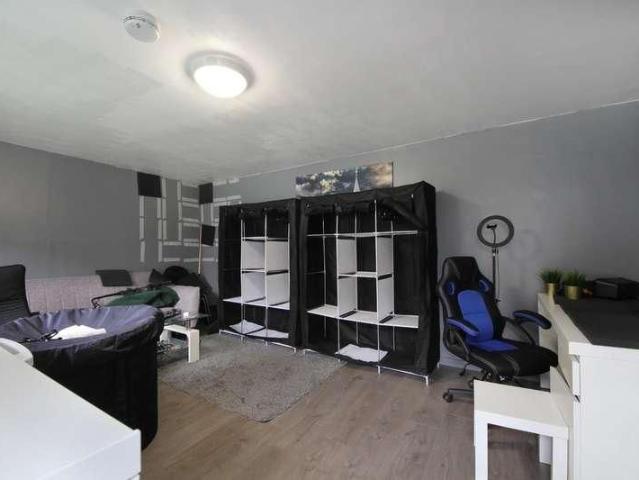 Crowther Avenue, TW8
