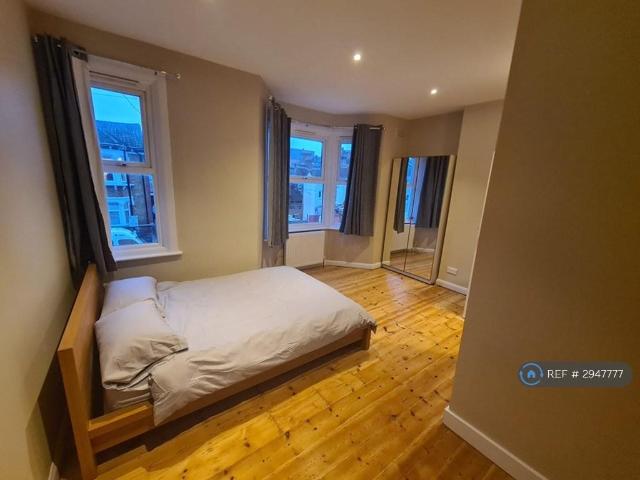 Crowther Road, South Norwood, SE25 1 bed in a house share to rent £1,075 pcm £248 pw