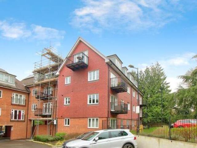 Crowthorne Road, Bracknell, 1 Bedroom Flat