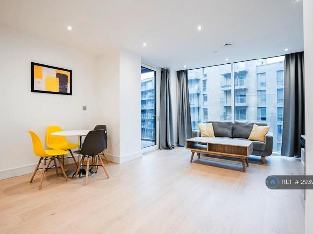 Croxley Court, West Drayton, UB7 2 bed flat to rent £1,980 pcm £457 pw