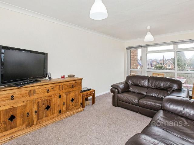Croxley Rise, Maidenhead SL6, 2 bed flat to rent, £1,500 pcm | PrimeLocation