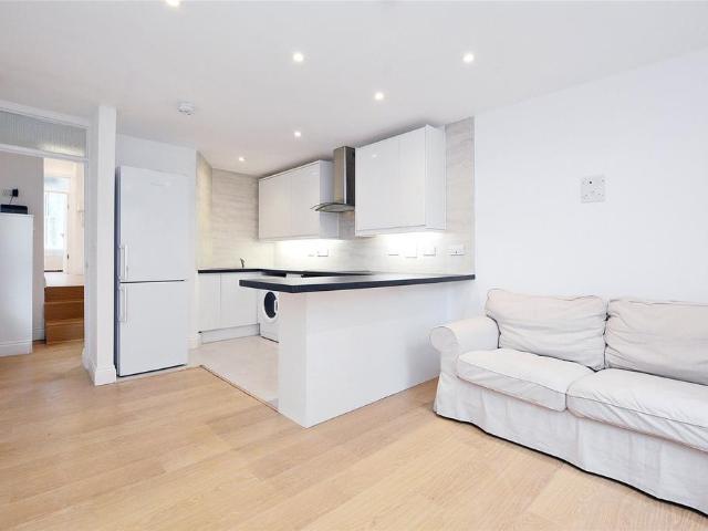 Croxley Road, Maida Vale, London, W9 3 bed apartment to rent £3,100 pcm £715 pw
