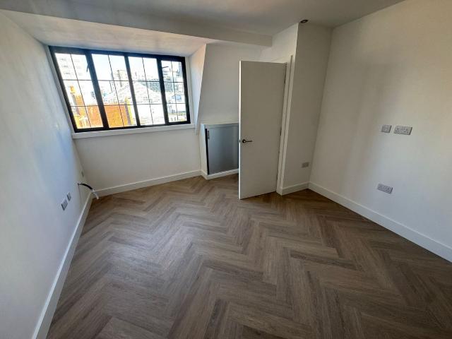 Croydon CR0, 1 bed flat to rent, £1,500 pcm | PrimeLocation