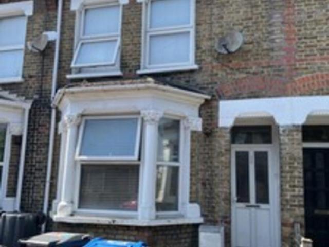 Croydon CR0 1 bed in a house share to rent £850 pcm £196 pw