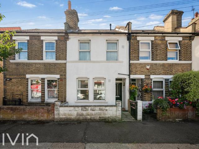 Croydon CR0 2 bed terraced house to rent £1,850 pcm £427 pw