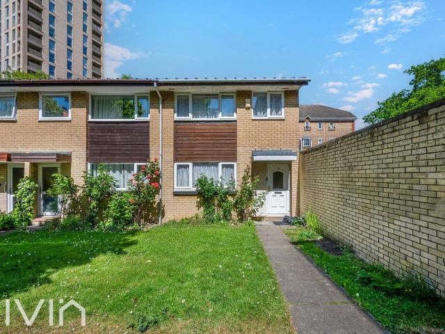 Croydon CR0 3 bed end of terrace house to rent £2,100 pcm £485 pw