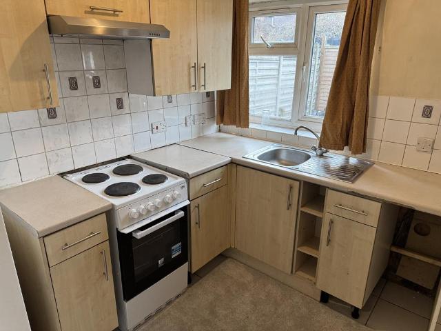 Croydon CR0 Studio to rent £1,150 pcm £265 pw