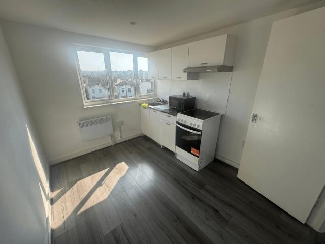 Croydon CR0 Studio to rent £1,300 pcm £300 pw