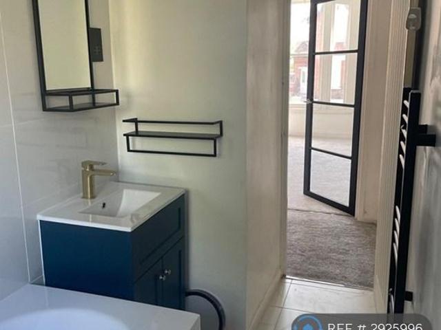 Croydon, Croydon, CR0 Studio to rent £1,050 pcm £242 pw
