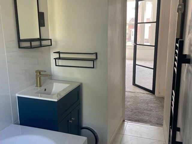 Croydon, Croydon CR0, Studio to rent, £1,050 pcm | PrimeLocation