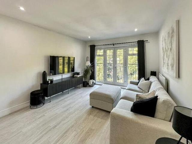 Croydon Road, Caterham, 2 Bedroom Flat